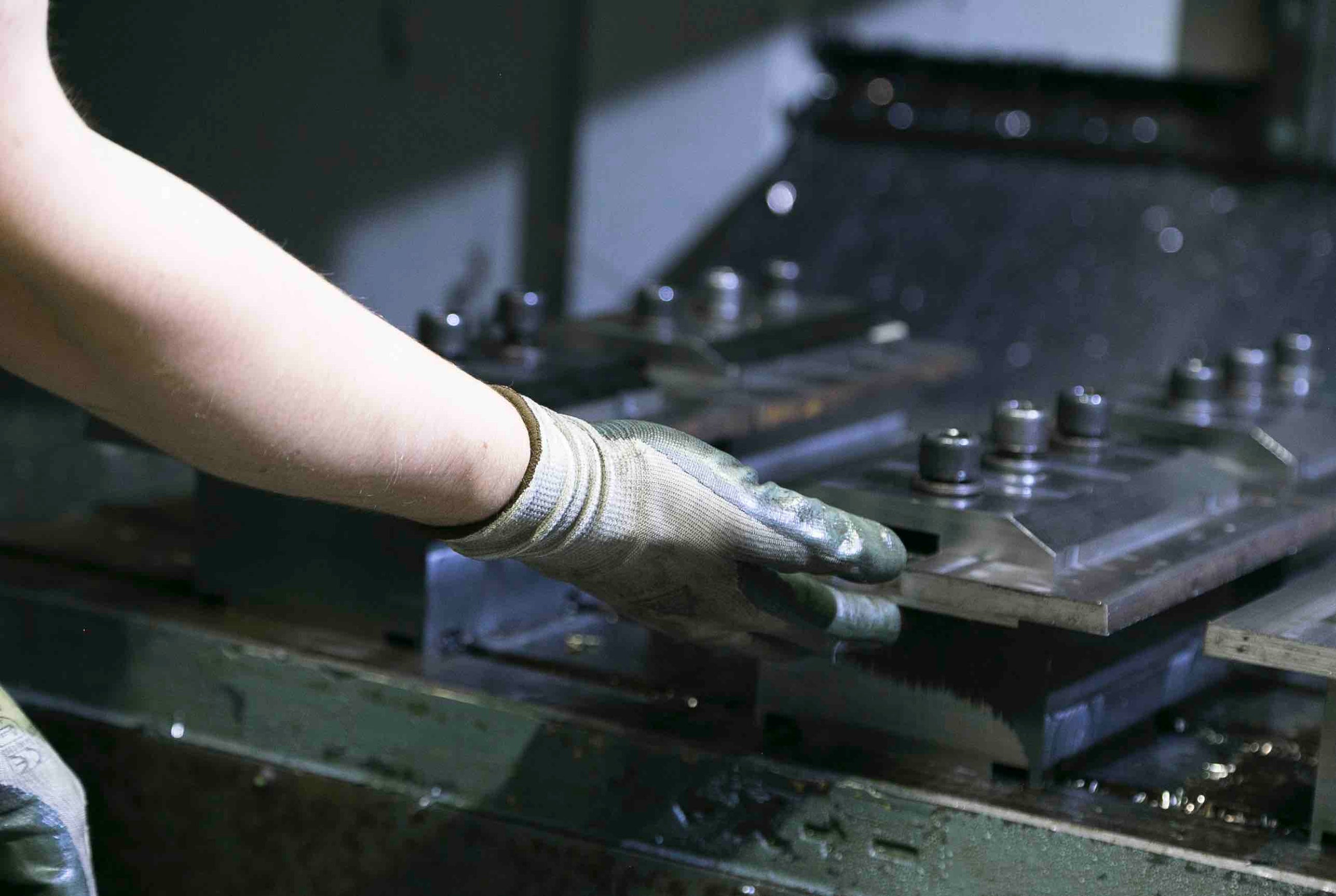 Sharpening Chipper Blades | DIY Guide by Saturn Machine Knives