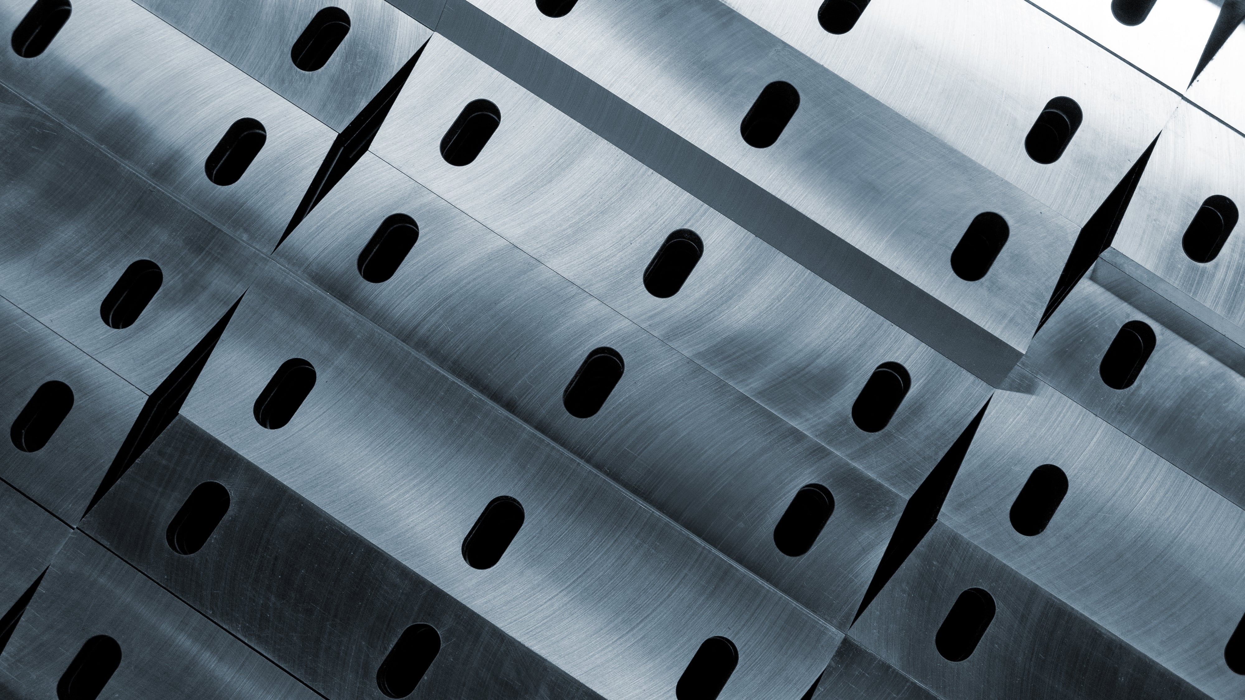 Industrial Machine Knives Manufacturer | Saturn Machine Knives